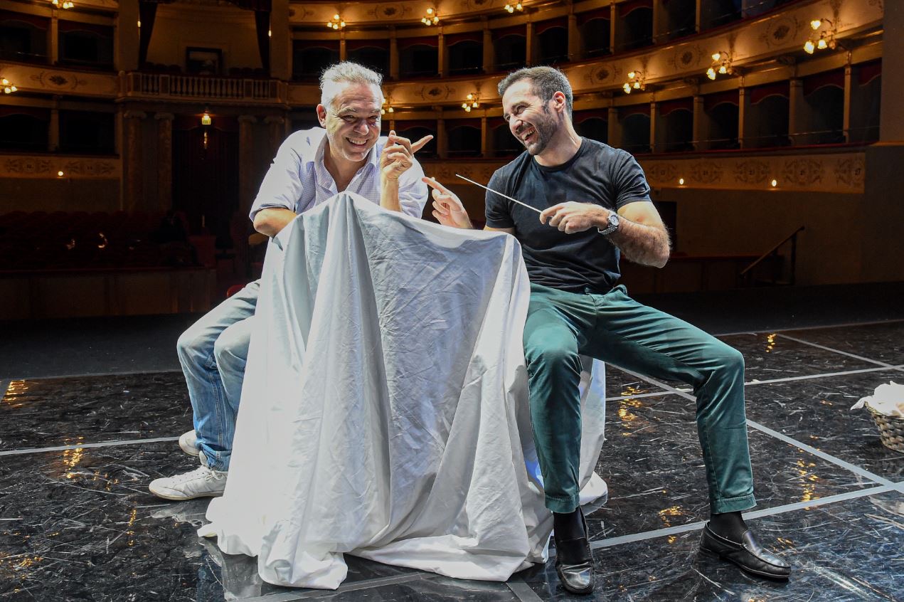 JACOPO SIPARI DIRIGE LE NOZZE DI FIGARO A LUCCA CON L'ORCHESTRA DELLA ...
