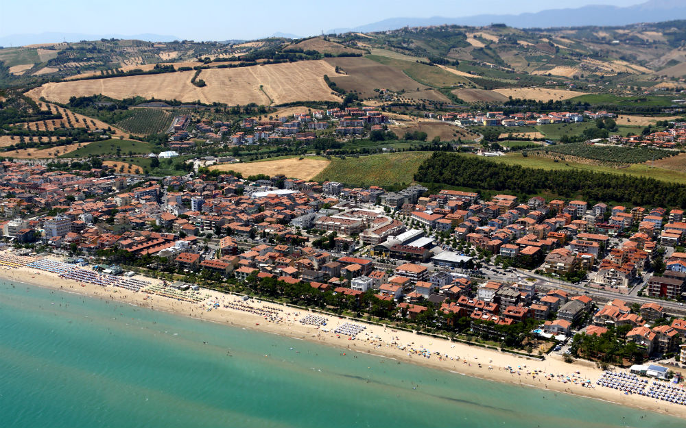 PINETO PER LA 17ESIMA VOLTA BANDIERA BLU - Virtù Quotidiane - Il ...