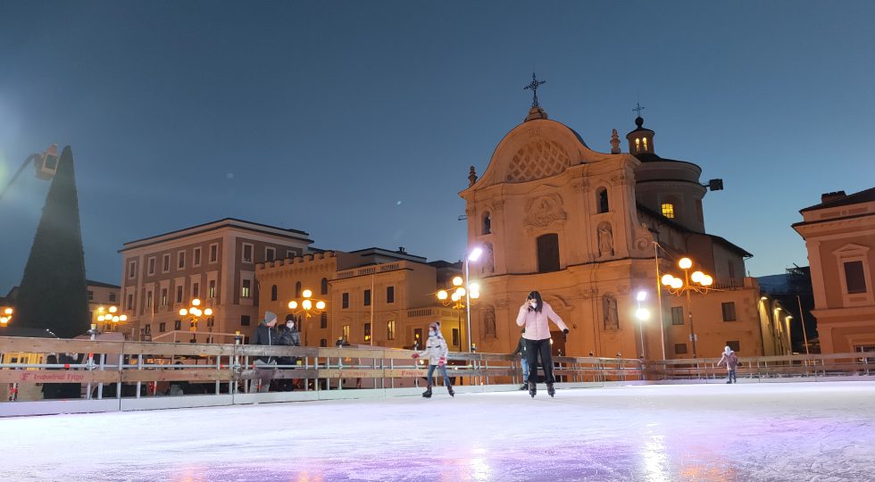 DUOMO ICE PARK, TORNA LA PISTA DI PATTINAGGIO SUL GHIACCIO IN PIAZZA ...