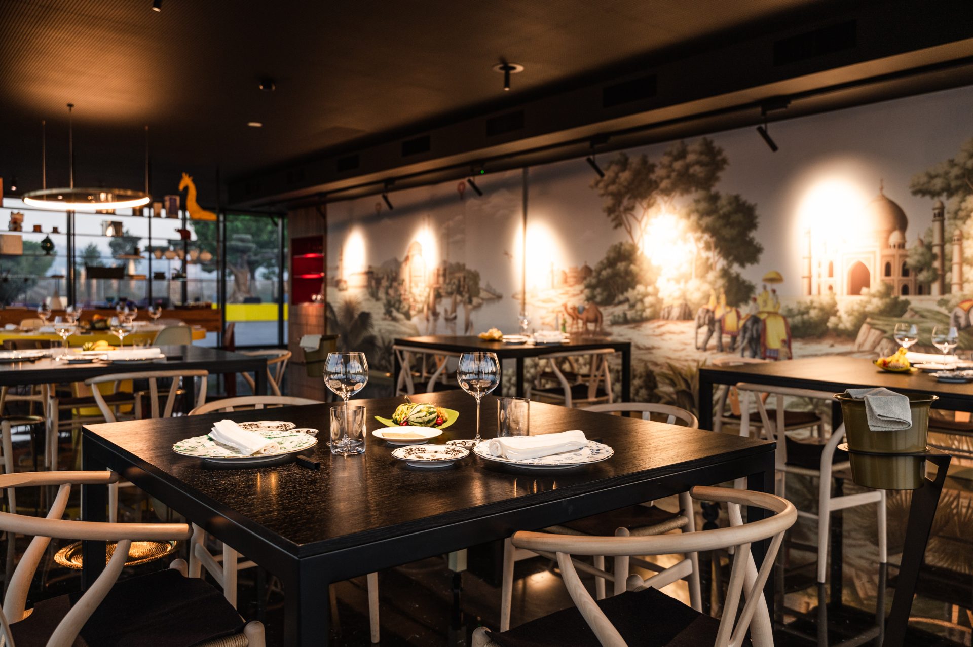 The Coat club, avvolgente come un cappotto su misura. The place to be ...