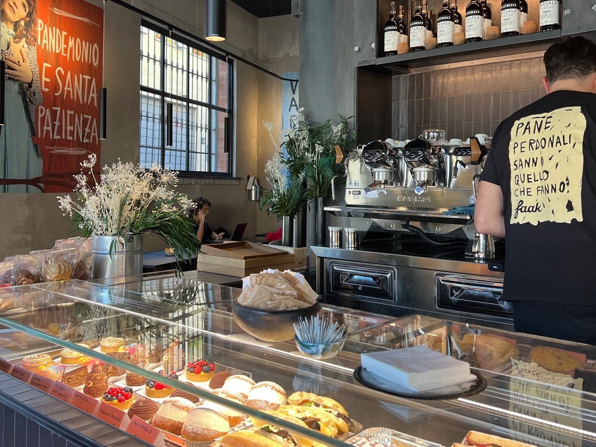 Viviana Varese inaugura a Milano Faak “Cibo e Vino a Ribellione ...